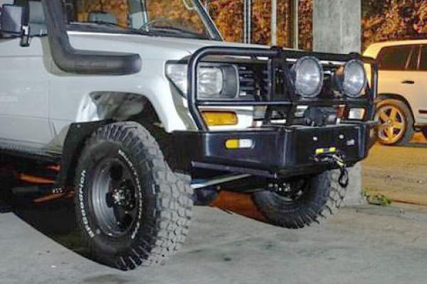 Dobinsons Classic Black Bullbar for Fits Toyota Land Cruiser 70 Series 1985 to 2007 BU59 3515